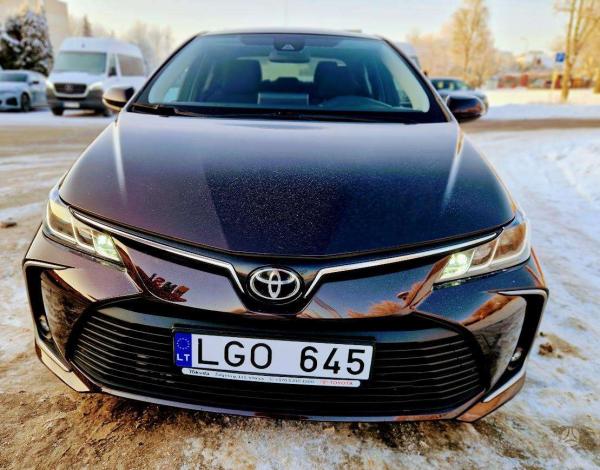 Brown Toyota Corolla 2019 in Kaunas, with an engine capacity of 1.60 L and mileage of 67 thousand km for 12200 €, photo 3 on AUTOMOTO.COM.LV