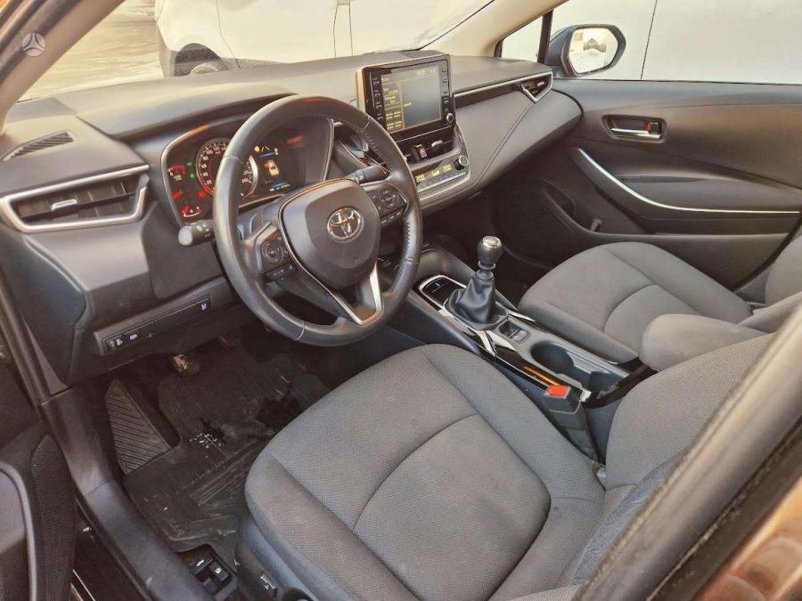 Brown Toyota Corolla 2019 in Kaunas, with an engine capacity of 1.60 L and mileage of 67 thousand km for 12200 €, photo 10 on AUTOMOTO.COM.LV