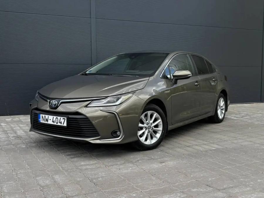 Brown Toyota Corolla 2019 in Riga, with an engine capacity of 1.80 L and mileage of 124 thousand km for 16850 €, photo 1 on AUTOMOTO.COM.LV