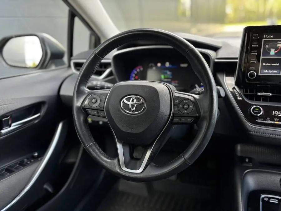 Brown Toyota Corolla 2019 in Riga, with an engine capacity of 1.80 L and mileage of 124 thousand km for 16850 €, photo 9 on AUTOMOTO.COM.LV