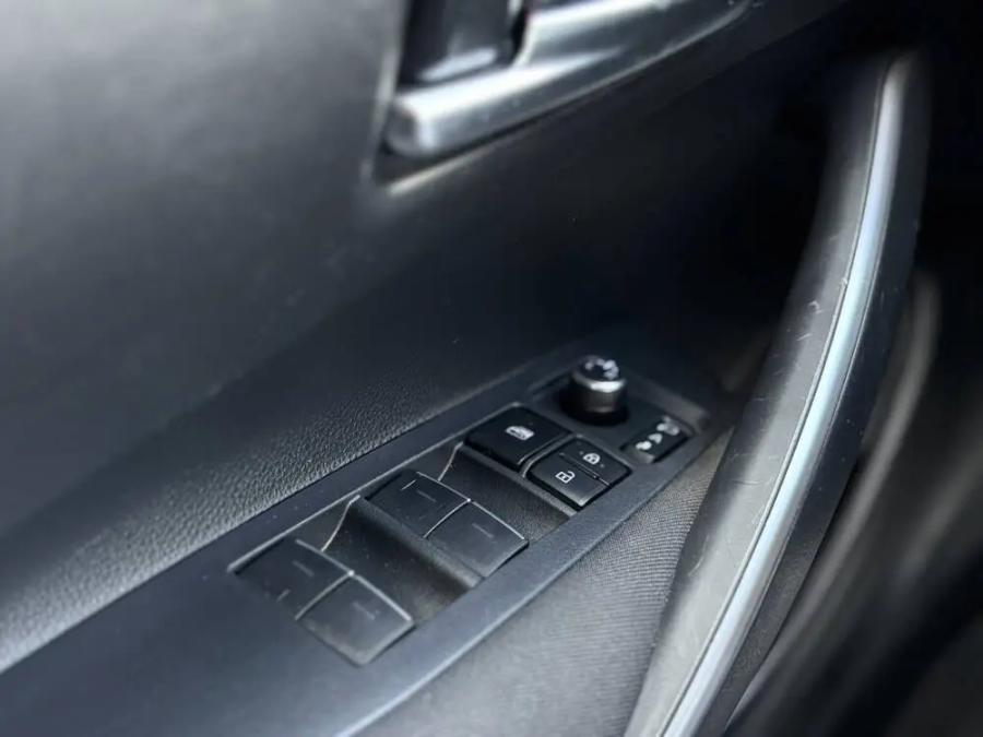 Brown Toyota Corolla 2019 in Riga, with an engine capacity of 1.80 L and mileage of 124 thousand km for 16850 €, photo 15 on AUTOMOTO.COM.LV