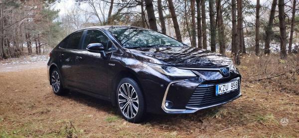 Brown Toyota Corolla 2019 in Vilnius, with an engine capacity of 1.80 L and mileage of 133 thousand km for 16500 €, photo 1 on AUTOMOTO.COM.LV