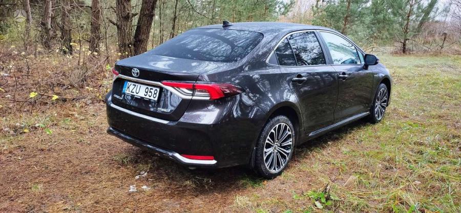 Brūns Toyota Corolla 2019 Viļņa, ar dzinēja tilpumu 1.80 L un nobraukumu 133 tūkst. km par 16500 €, foto 5 vietnē AUTOMOTO.COM.LV
