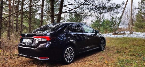 Brown Toyota Corolla 2019 in Vilnius, with an engine capacity of 1.80 L and mileage of 133 thousand km for 16500 €, photo 7 on AUTOMOTO.COM.LV