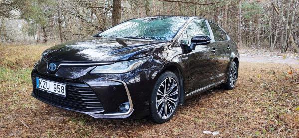 Brown Toyota Corolla 2019 in Vilnius, with an engine capacity of 1.80 L and mileage of 133 thousand km for 16500 €, photo 9 on AUTOMOTO.COM.LV