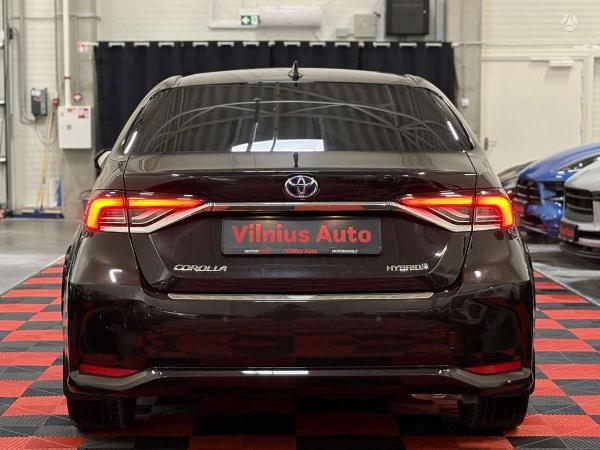 Brown Toyota Corolla 2019 in Vilnius, with an engine capacity of 1.80 L and mileage of 134 thousand km for 17200 €, photo 5 on AUTOMOTO.COM.LV