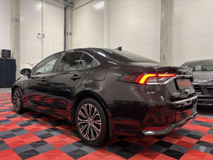 Brown Toyota Corolla 2019 in Vilnius, with an engine capacity of 1.80 L and mileage of 134 thousand km for 17200 €, photo 7 on AUTOMOTO.COM.LV