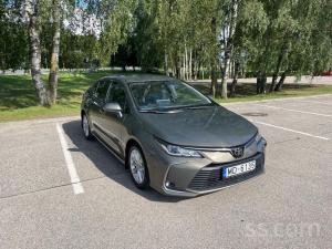 Brown Toyota Corolla 2019 in Riga, with an engine capacity of 1.60 L and mileage of 115 thousand km for 11890 €, photo  on AUTOMOTO.COM.LV
