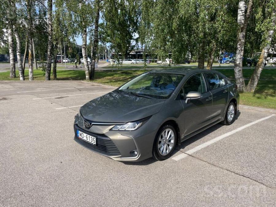 Brown Toyota Corolla 2019 in Riga, with an engine capacity of 1.60 L and mileage of 115 thousand km for 11890 €, photo 3 on AUTOMOTO.COM.LV