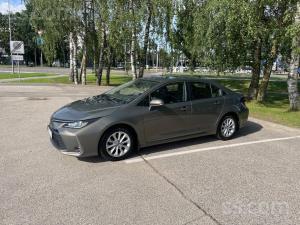 Brown Toyota Corolla 2019 in Riga, with an engine capacity of 1.60 L and mileage of 115 thousand km for 11890 €, photo 4 on AUTOMOTO.COM.LV