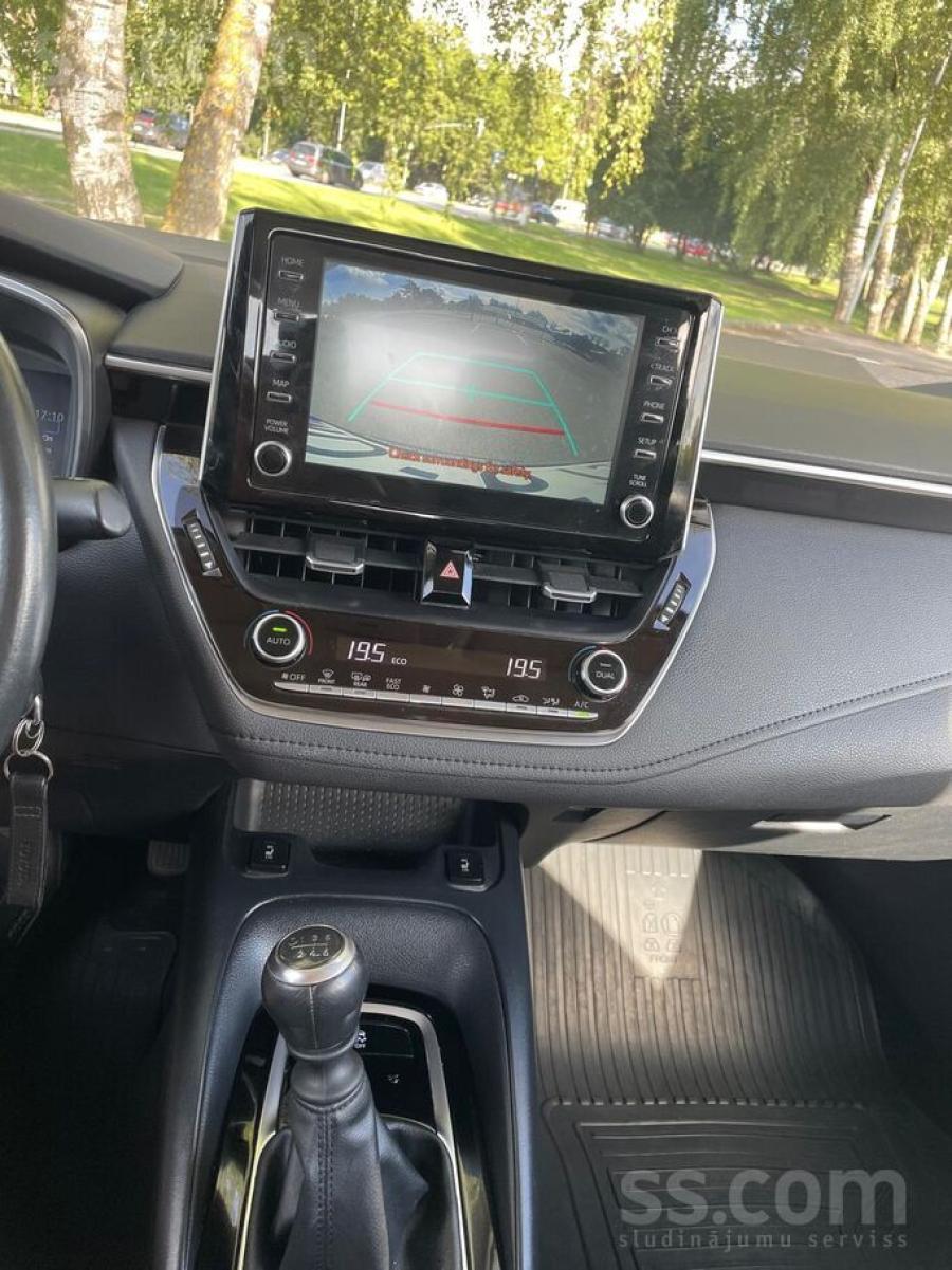 Brown Toyota Corolla 2019 in Riga, with an engine capacity of 1.60 L and mileage of 115 thousand km for 11890 €, photo 6 on AUTOMOTO.COM.LV