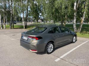 Brown Toyota Corolla 2019 in Riga, with an engine capacity of 1.60 L and mileage of 115 thousand km for 11890 €, photo 10 on AUTOMOTO.COM.LV