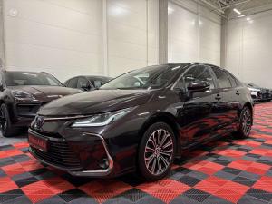 Brown Toyota Corolla 2019 in Vilnius, with an engine capacity of 1.80 L and mileage of 134 thousand km for 17099 €, photo  on AUTOMOTO.COM.LV