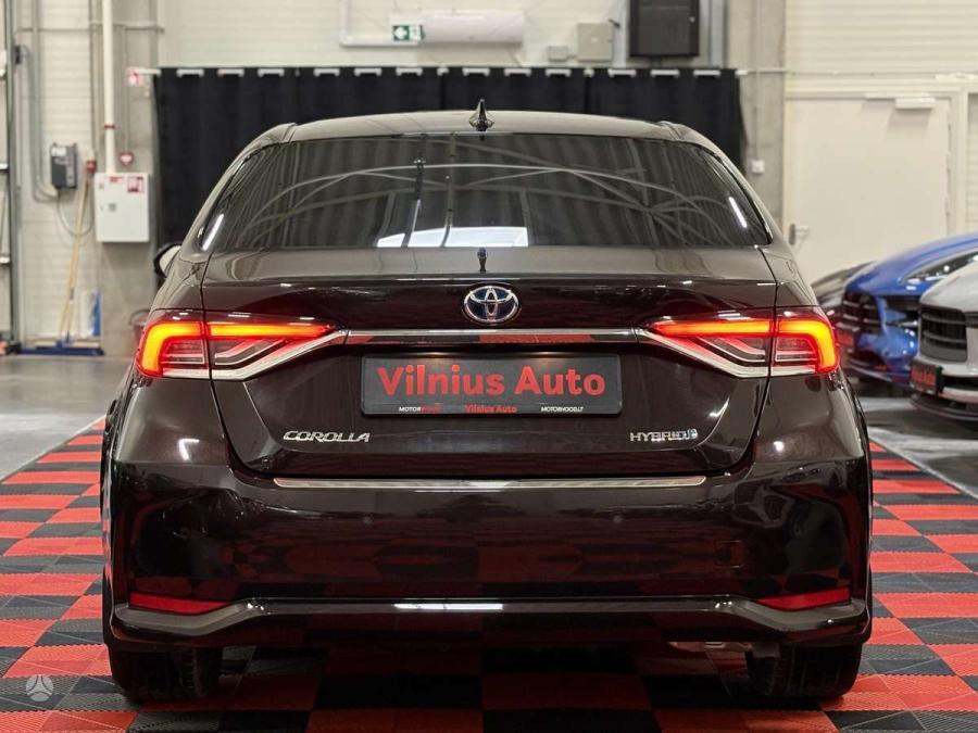 Brown Toyota Corolla 2019 in Vilnius, with an engine capacity of 1.80 L and mileage of 134 thousand km for 17099 €, photo 6 on AUTOMOTO.COM.LV