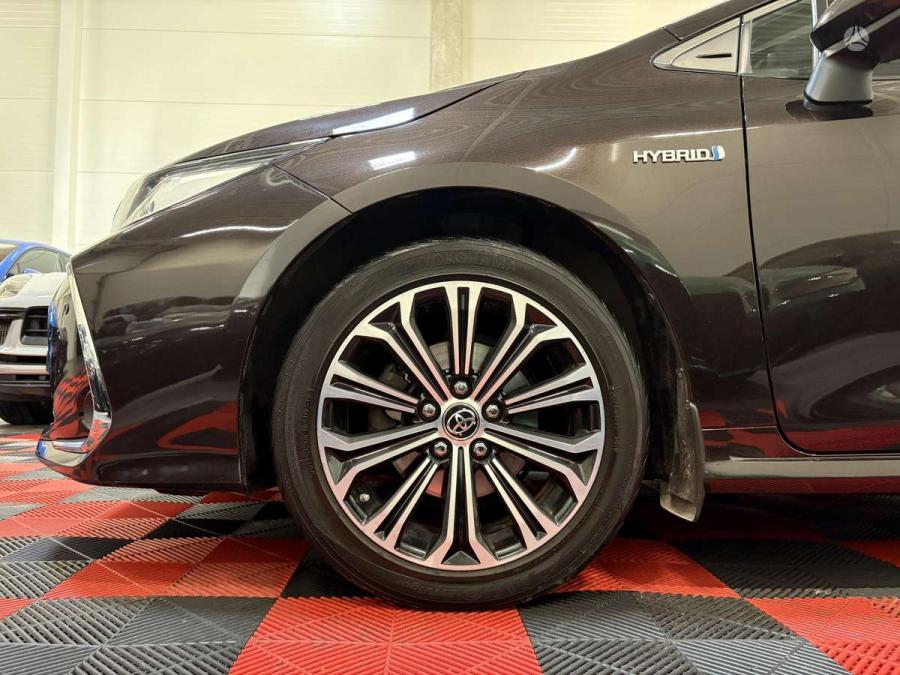 Brown Toyota Corolla 2019 in Vilnius, with an engine capacity of 1.80 L and mileage of 134 thousand km for 17099 €, photo 10 on AUTOMOTO.COM.LV