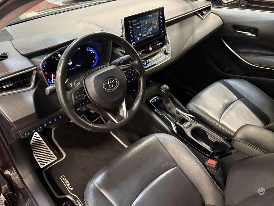 Brown Toyota Corolla 2019 in Vilnius, with an engine capacity of 1.80 L and mileage of 134 thousand km for 17099 €, photo 12 on AUTOMOTO.COM.LV