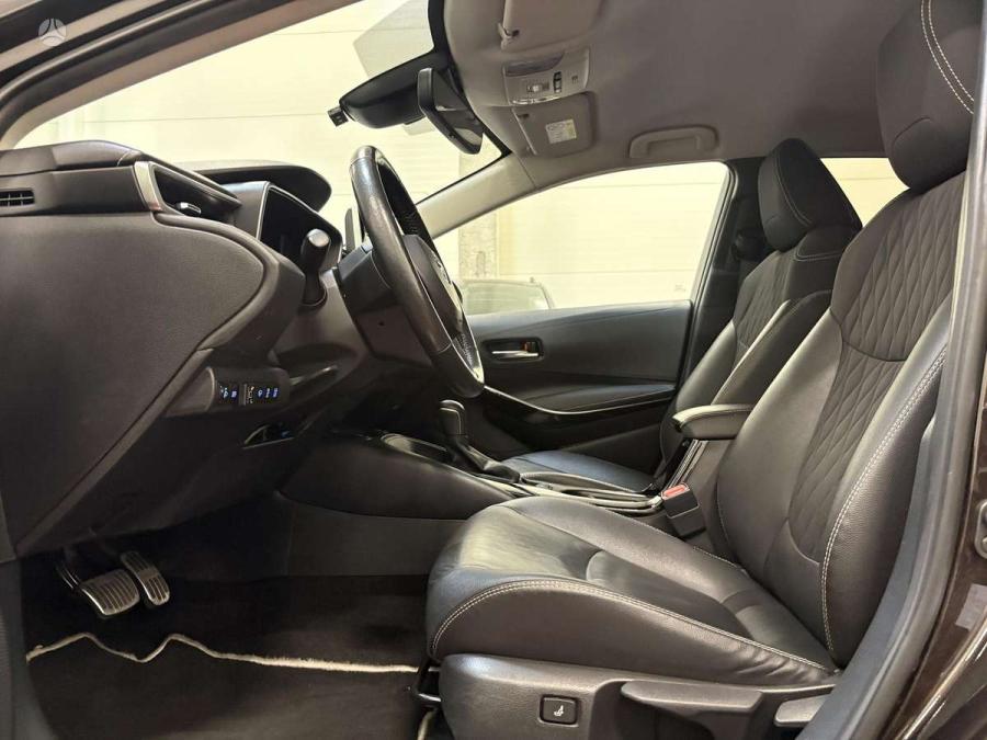 Brown Toyota Corolla 2019 in Vilnius, with an engine capacity of 1.80 L and mileage of 134 thousand km for 17099 €, photo 14 on AUTOMOTO.COM.LV