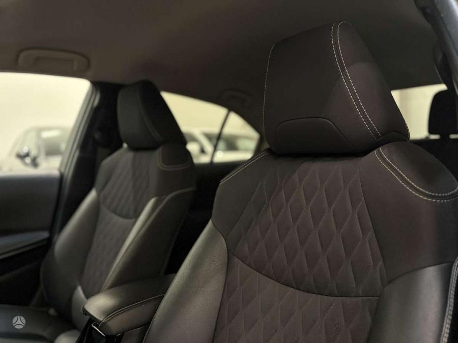 Brown Toyota Corolla 2019 in Vilnius, with an engine capacity of 1.80 L and mileage of 134 thousand km for 17099 €, photo 16 on AUTOMOTO.COM.LV