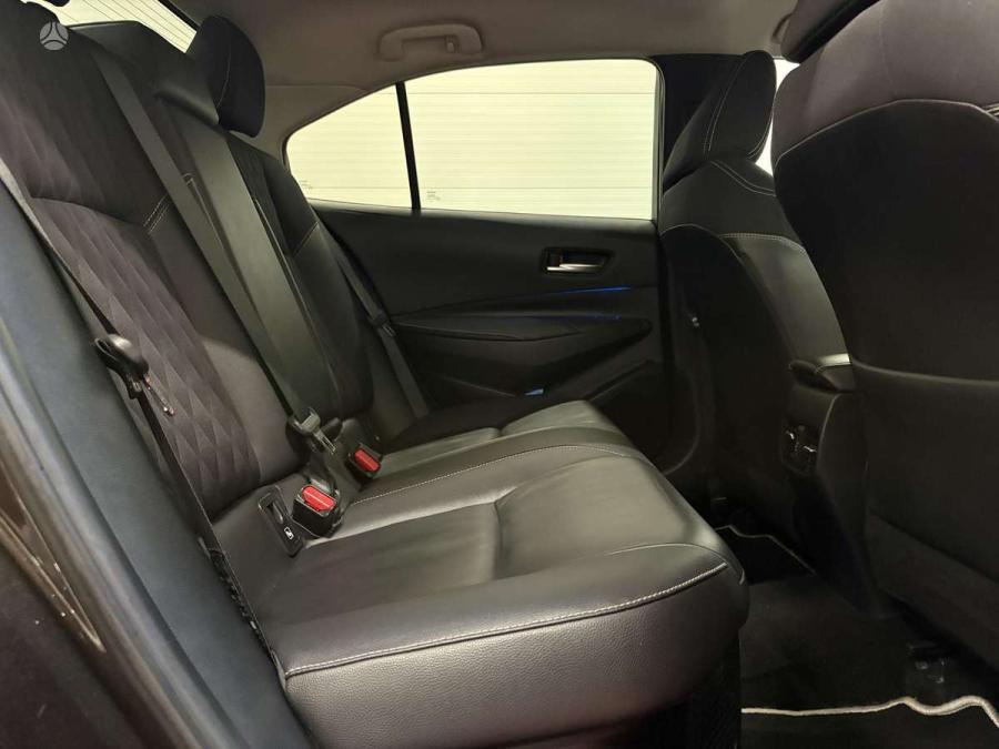 Brown Toyota Corolla 2019 in Vilnius, with an engine capacity of 1.80 L and mileage of 134 thousand km for 17099 €, photo 31 on AUTOMOTO.COM.LV