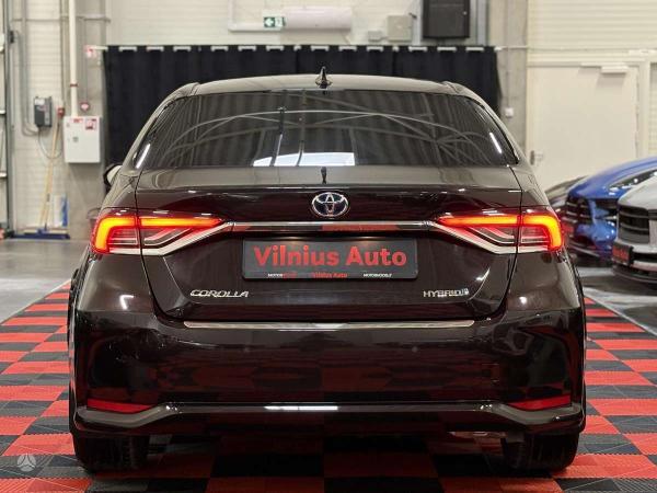 Brown Toyota Corolla 2019 in Vilnius, with an engine capacity of 1.80 L and mileage of 134 thousand km for 17099 €, photo 6 on AUTOMOTO.COM.LV
