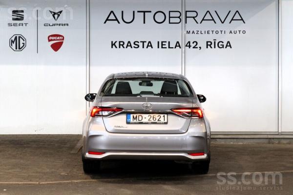 Toyota Corolla 2019 in Riga on AUTOMOTO.COM.LV Brown Toyota Corolla 2019 in Riga, with an engine capacity of 1.60 L and mileage of 115 thousand km for 14990 €, photo 8 on AUTOMOTO.COM.LV