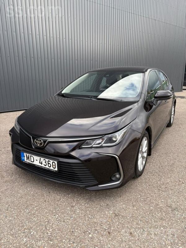 Brown Toyota Corolla 2019 in Riga, with an engine capacity of 1.60 L and mileage of 111 thousand km for 14100 €, photo 1 on AUTOMOTO.COM.LV