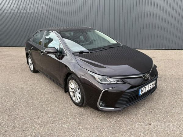 Brown Toyota Corolla 2019 in Riga, with an engine capacity of 1.60 L and mileage of 111 thousand km for 14100 €, photo 3 on AUTOMOTO.COM.LV