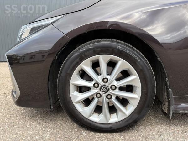 Brown Toyota Corolla 2019 in Riga, with an engine capacity of 1.60 L and mileage of 111 thousand km for 14100 €, photo 8 on AUTOMOTO.COM.LV