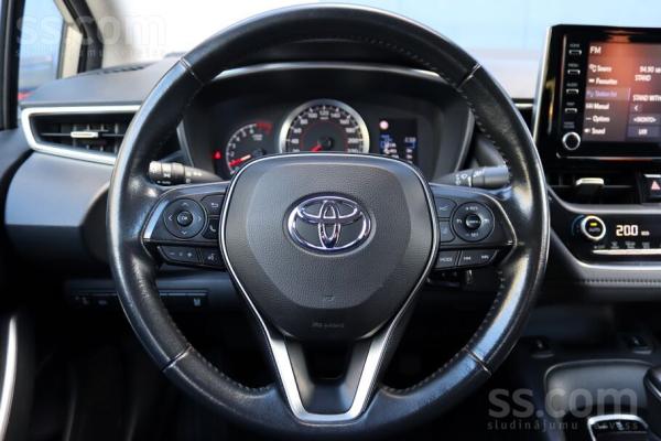Brown Toyota Corolla 2020 in Riga, with an engine capacity of 1.60 L and mileage of 118 thousand km for 12900 €, photo 11 on AUTOMOTO.COM.LV