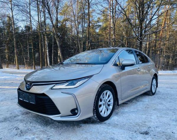 Brown Toyota Corolla 2020 in Riga, with an engine capacity of 1.80 L and mileage of 201 thousand km for 13990 €, photo 1 on AUTOMOTO.COM.LV