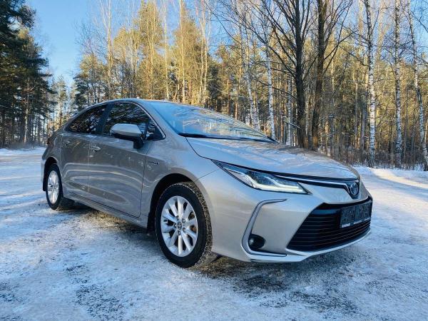 Brown Toyota Corolla 2020 in Riga, with an engine capacity of 1.80 L and mileage of 201 thousand km for 13990 €, photo 2 on AUTOMOTO.COM.LV