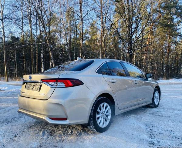 Brown Toyota Corolla 2020 in Riga, with an engine capacity of 1.80 L and mileage of 201 thousand km for 13990 €, photo 6 on AUTOMOTO.COM.LV