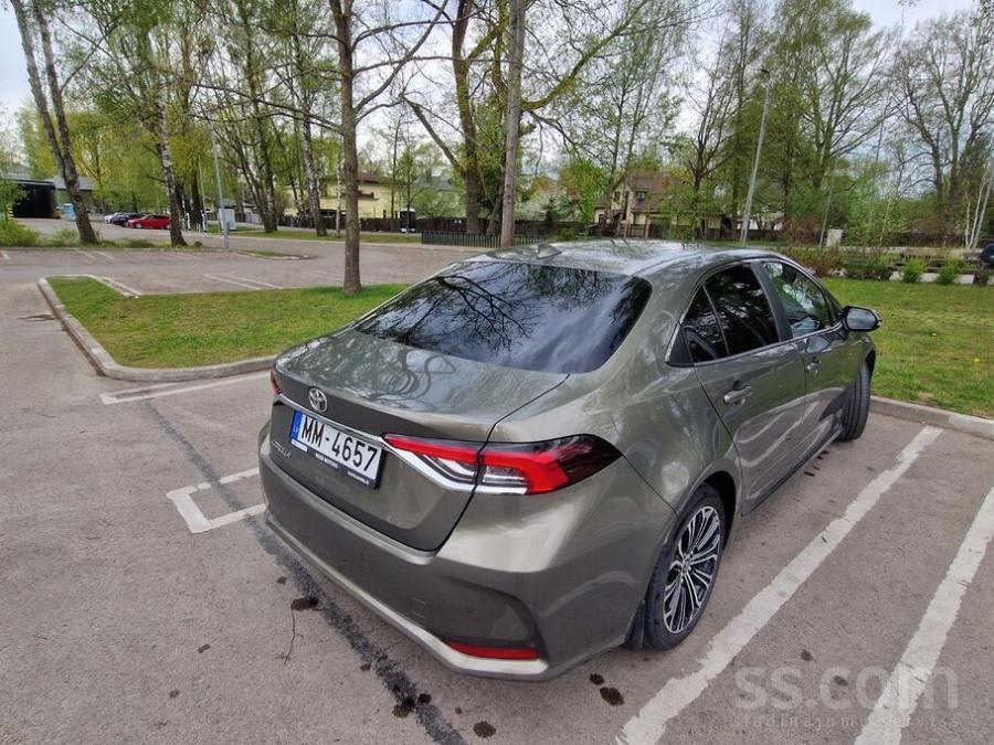 Brown Toyota Corolla 2020 in Riga, with an engine capacity of 1.60 L and mileage of 47 thousand km for 17000 €, photo 4 on AUTOMOTO.COM.LV
