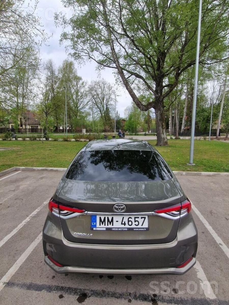 Brown Toyota Corolla 2020 in Riga, with an engine capacity of 1.60 L and mileage of 47 thousand km for 17000 €, photo 7 on AUTOMOTO.COM.LV