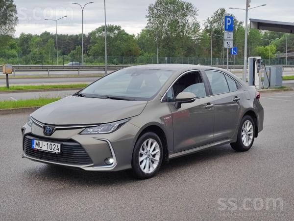 Коричневый Тойота Королла 2021 в Рига, объемом двигателя 1.80 л и пробегом 200 тыс. км за 14000 €, фото 1 на AUTOMOTO.COM.LV