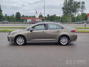 Brūns Toyota Corolla 2021 Rīga, ar dzinēja tilpumu 1.80 L un nobraukumu 200 tūkst. km par 14000 €, foto 3 vietnē AUTOMOTO.COM.LV