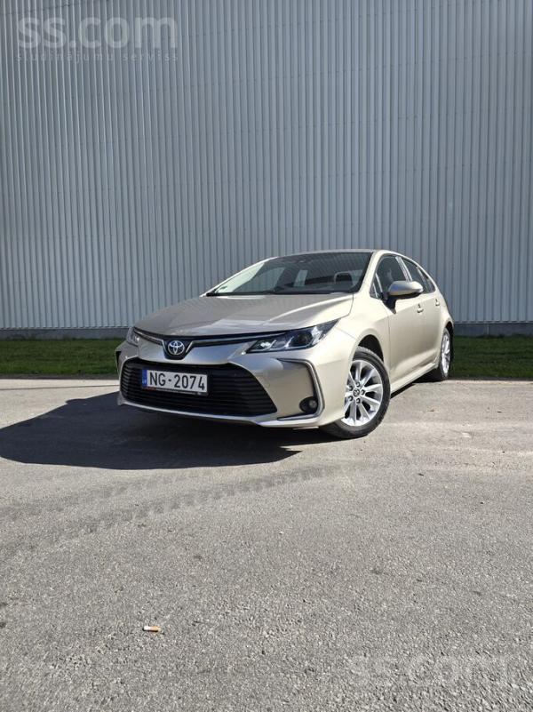 Brown Toyota Corolla 2022 in Riga, with an engine capacity of 1.80 L and mileage of 37 thousand km for 20450 €, photo 1 on AUTOMOTO.COM.LV