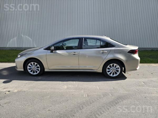 Brown Toyota Corolla 2022 in Riga, with an engine capacity of 1.80 L and mileage of 37 thousand km for 20450 €, photo 5 on AUTOMOTO.COM.LV