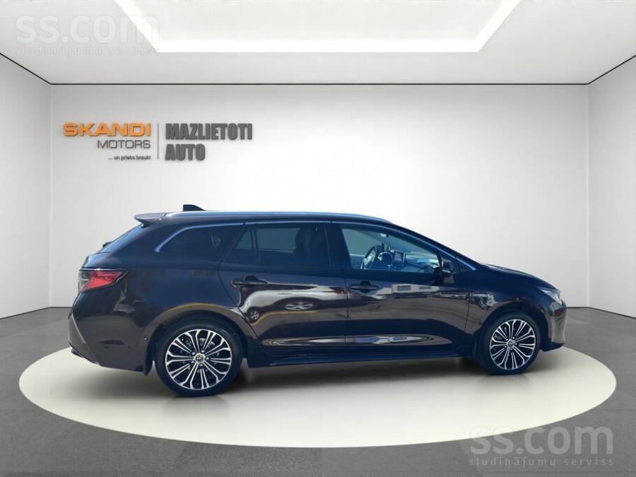 Brown Toyota Corolla 2019 in Riga, with an engine capacity of 1.80 L and mileage of 87 thousand km for 15790 €, photo 8 on AUTOMOTO.COM.LV