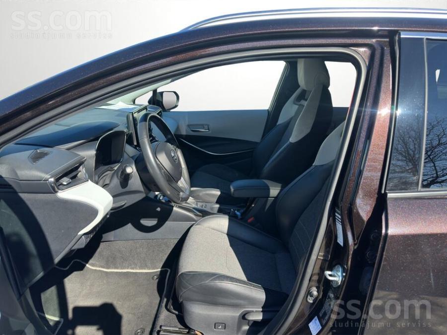 Brown Toyota Corolla 2019 in Riga, with an engine capacity of 1.80 L and mileage of 87 thousand km for 15790 €, photo 10 on AUTOMOTO.COM.LV