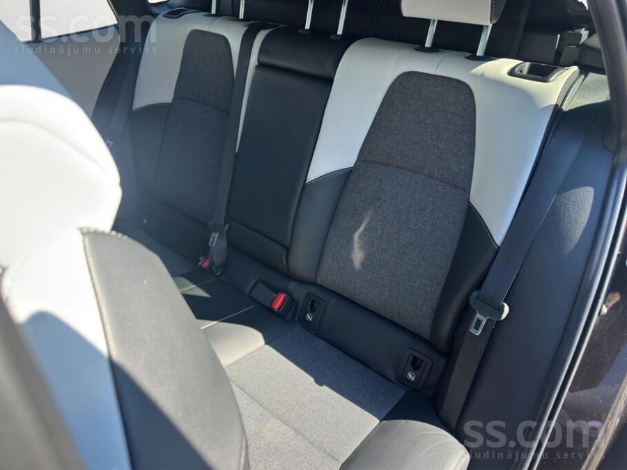 Brown Toyota Corolla 2019 in Riga, with an engine capacity of 1.80 L and mileage of 87 thousand km for 15790 €, photo 14 on AUTOMOTO.COM.LV