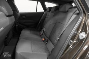 Brown Toyota Corolla 2021 in Vilnius, with an engine capacity of 1.20 L and mileage of 102 thousand km for 13900 €, photo 7 on AUTOMOTO.COM.LV