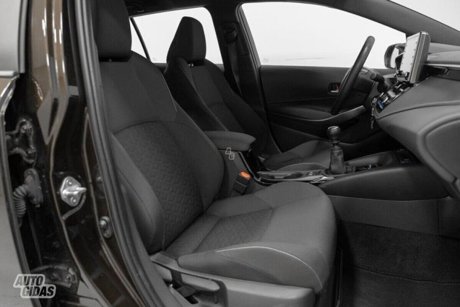 Brown Toyota Corolla 2021 in Vilnius, with an engine capacity of 1.20 L and mileage of 102 thousand km for 13900 €, photo 8 on AUTOMOTO.COM.LV
