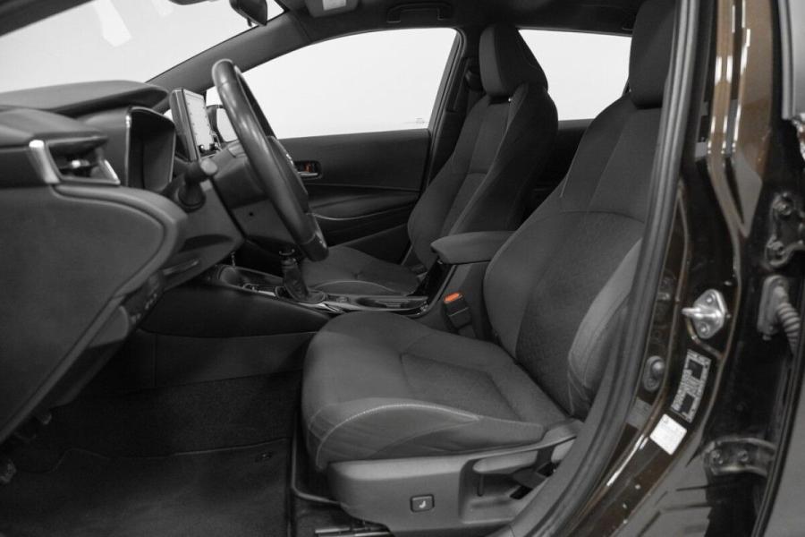 Brown Toyota Corolla 2021 in Vilnius, with an engine capacity of 1.20 L and mileage of 120 thousand km for 13650 €, photo 8 on AUTOMOTO.COM.LV