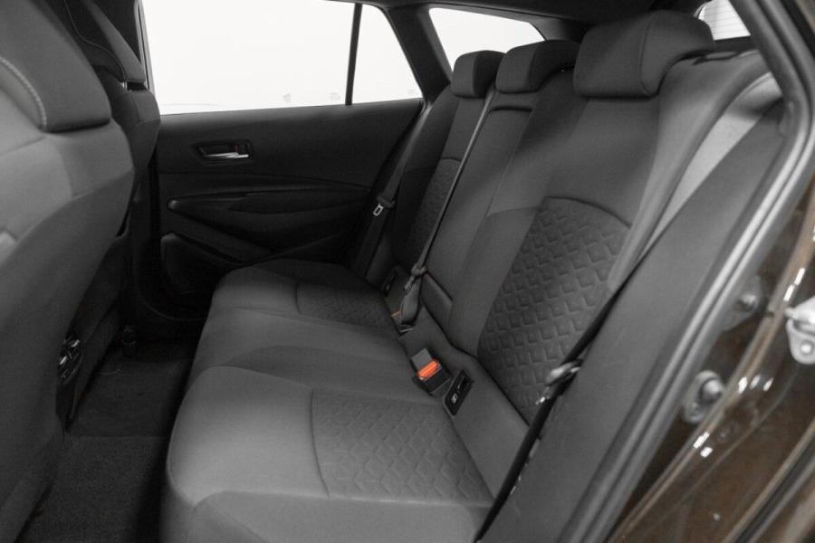 Brown Toyota Corolla 2021 in Vilnius, with an engine capacity of 1.20 L and mileage of 120 thousand km for 13650 €, photo 9 on AUTOMOTO.COM.LV