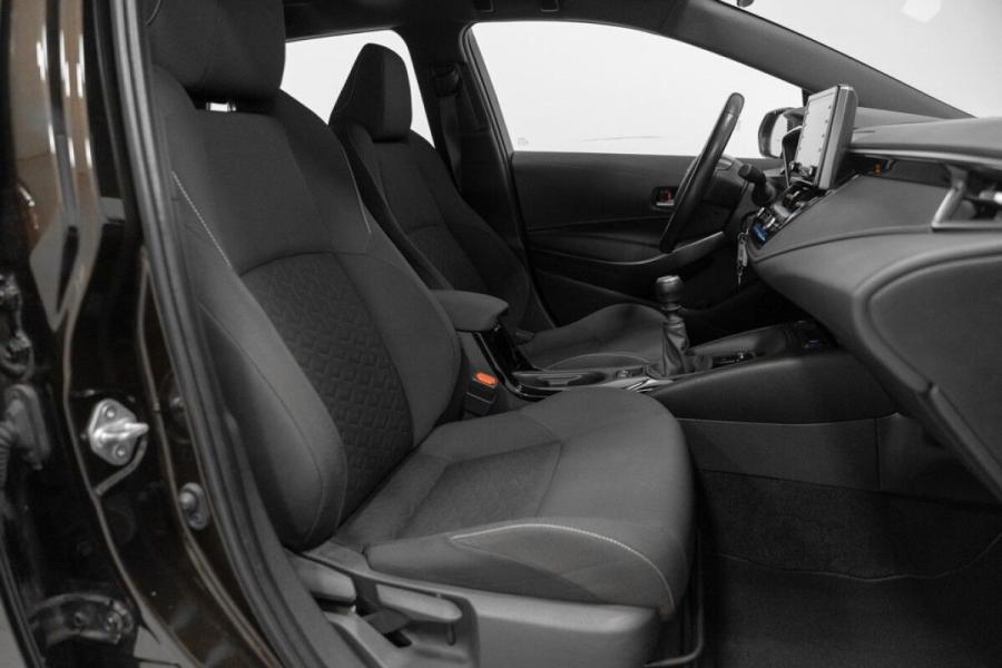 Brown Toyota Corolla 2021 in Vilnius, with an engine capacity of 1.20 L and mileage of 120 thousand km for 13650 €, photo 10 on AUTOMOTO.COM.LV