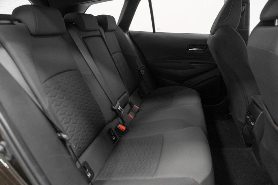 Brown Toyota Corolla 2021 in Vilnius, with an engine capacity of 1.20 L and mileage of 120 thousand km for 13650 €, photo 11 on AUTOMOTO.COM.LV