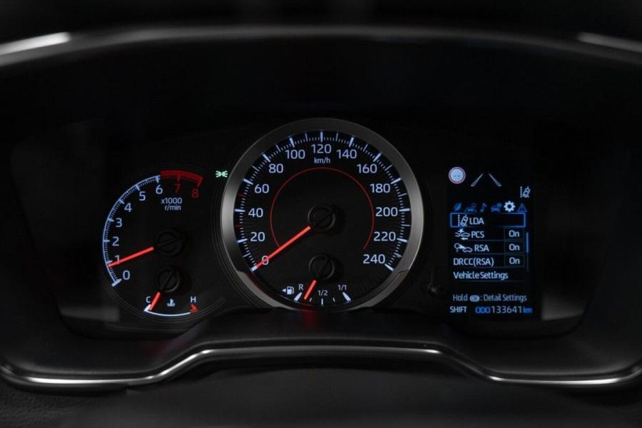 Brown Toyota Corolla 2021 in Vilnius, with an engine capacity of 1.20 L and mileage of 120 thousand km for 13650 €, photo 19 on AUTOMOTO.COM.LV