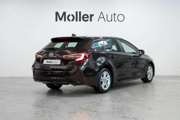 Brown Toyota Corolla 2021 in Vilnius, with an engine capacity of 1.20 L and mileage of 65 thousand km for 14900 €, photo 3 on AUTOMOTO.COM.LV
