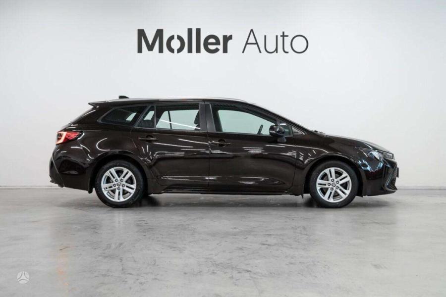 Brown Toyota Corolla 2021 in Vilnius, with an engine capacity of 1.20 L and mileage of 65 thousand km for 14900 €, photo 5 on AUTOMOTO.COM.LV